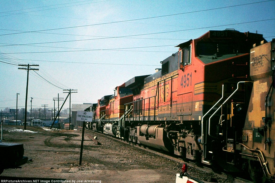 BNSF 4951